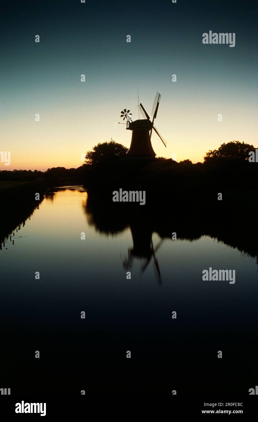 Windmil inn hi-res stock photography and images - Alamy