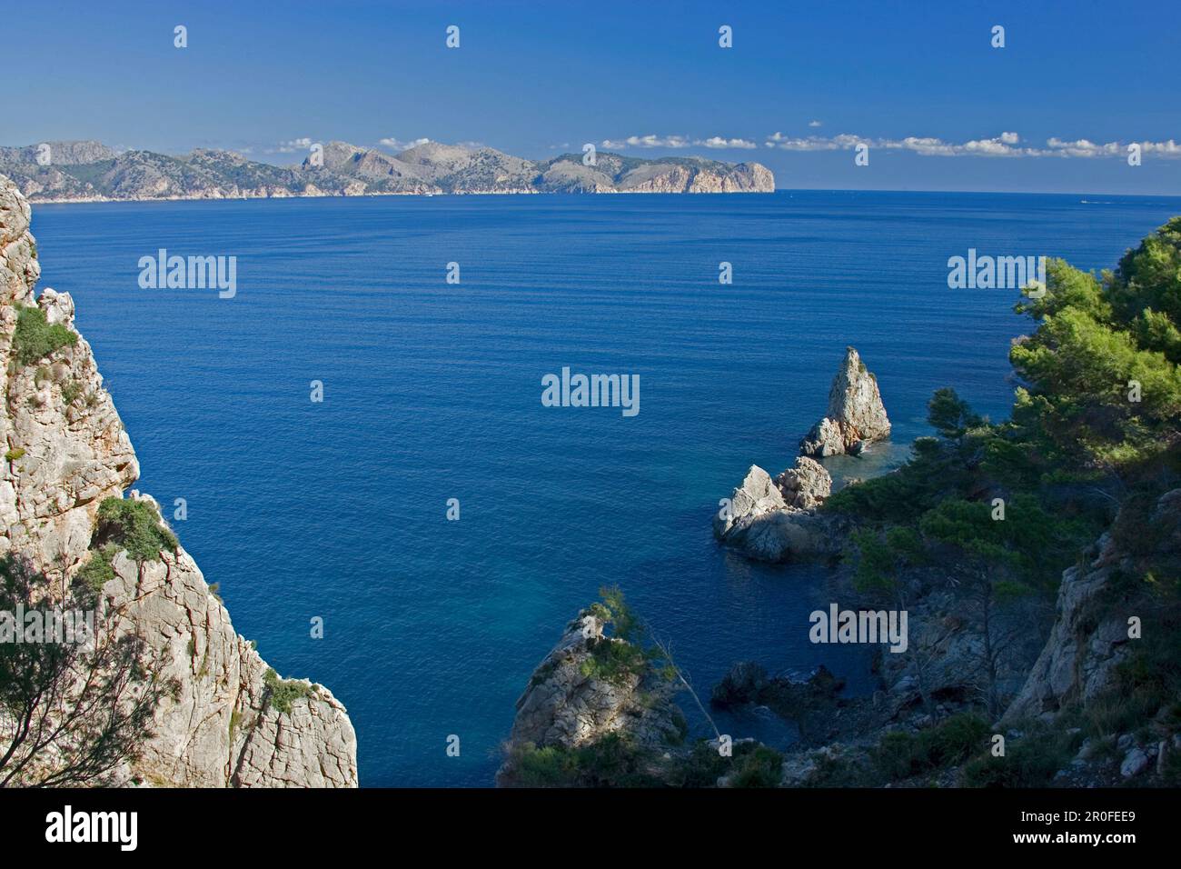 Ocean and coast in the sunlight, Badia de Pollenca, Formentor, Majorca ...