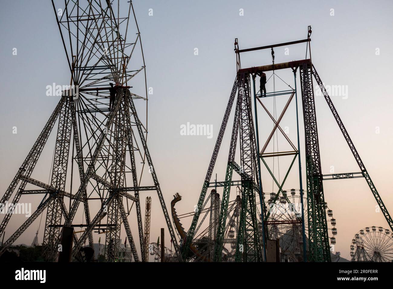 Fairground silhouette hi-res stock photography and images - Alamy
