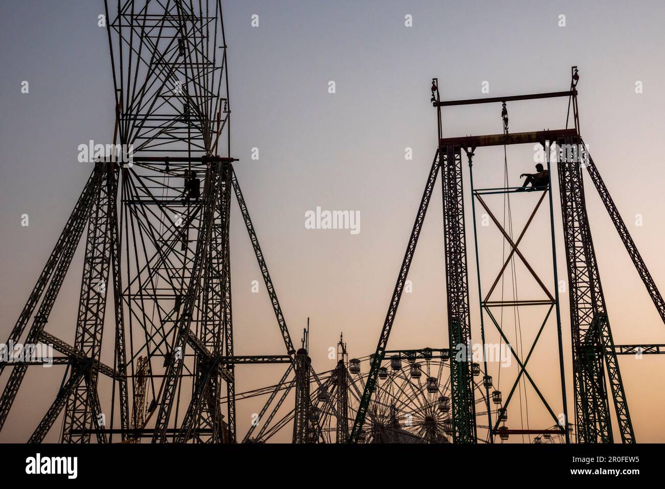 Fairground silhouette hi-res stock photography and images - Alamy