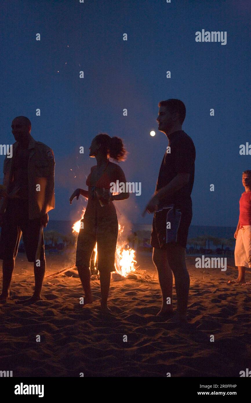 Campfire full moon hi-res stock photography and images - Alamy