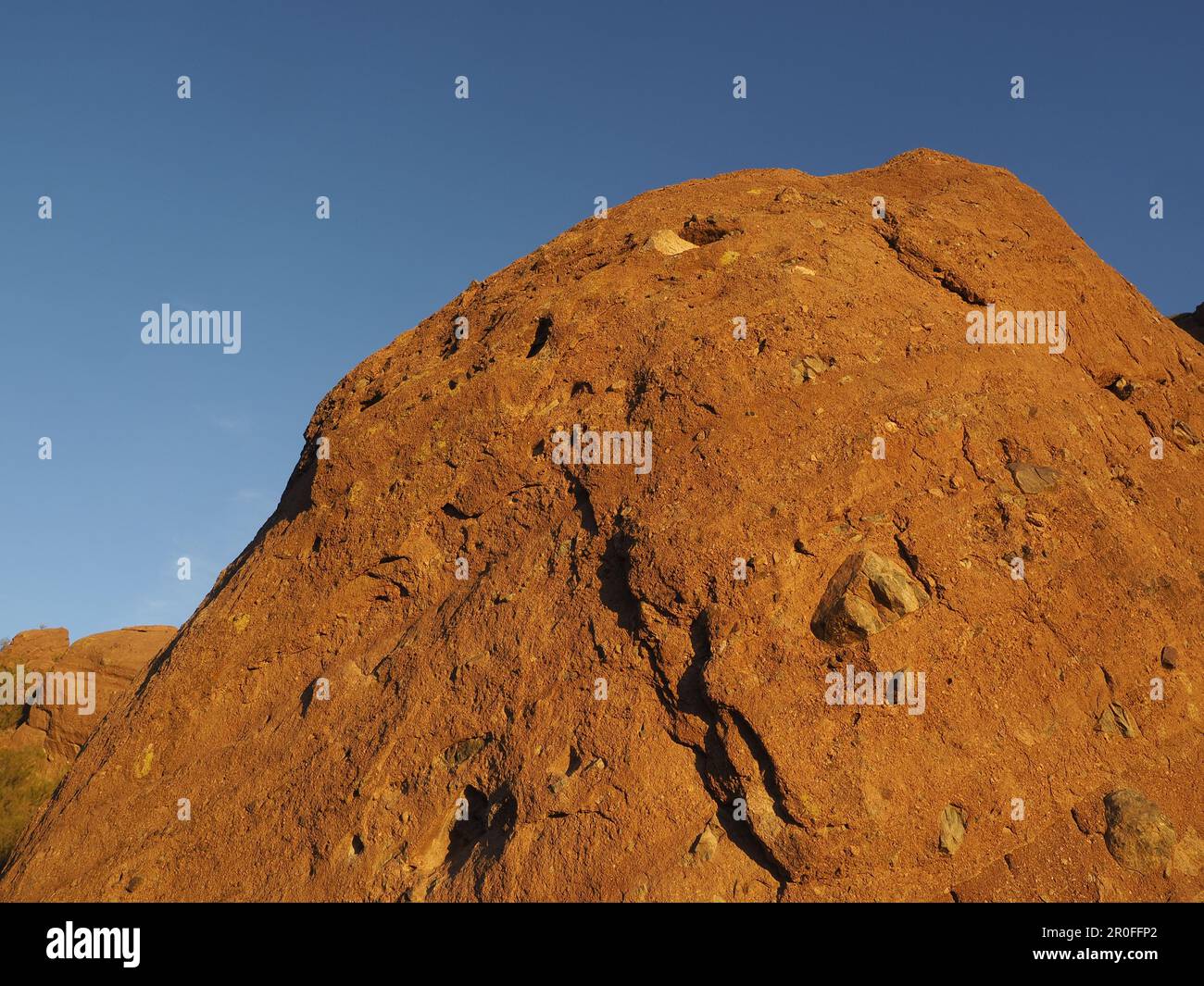 CAMELBACK MOUNTAIN VIEW OF.TRAIL AND GEOLOGY OF ROCKS. APERANCE OF ...