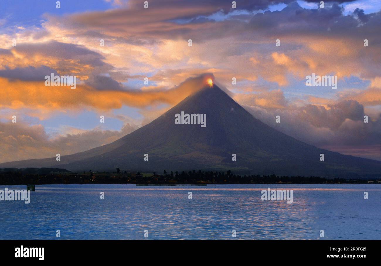 Mayon volcano near Legazpi City, eruption at sunset, Legazpi, Luzon ...