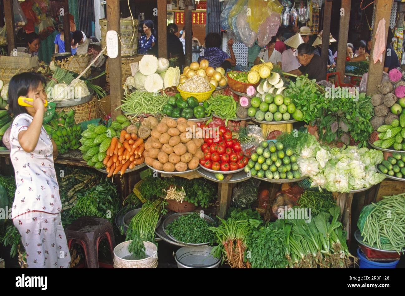 Hanoi vietnam market hi-res stock photography and images - Alamy