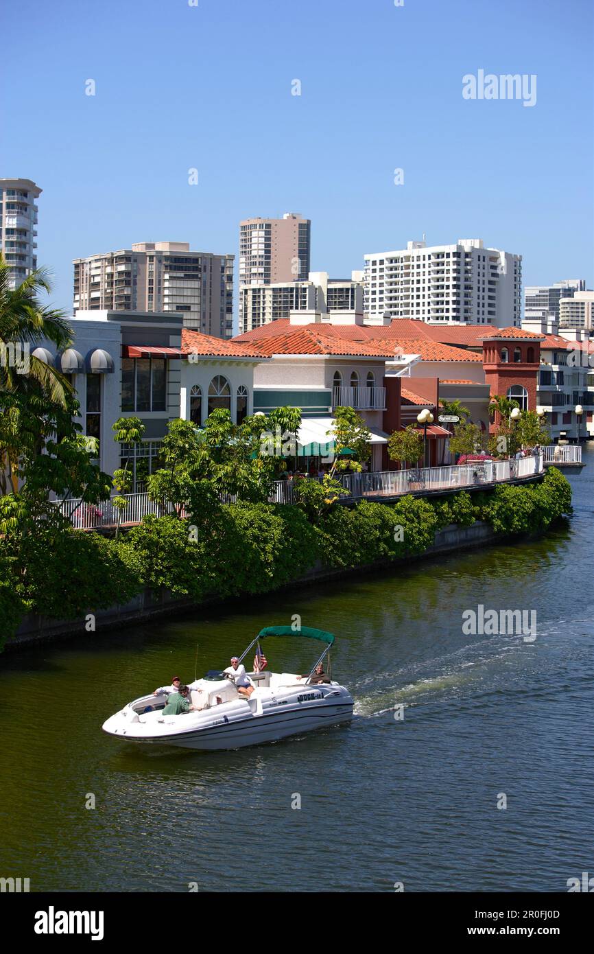 Boat ride in Venetian bay, Naples, Florida, USA Stock Photo - Alamy