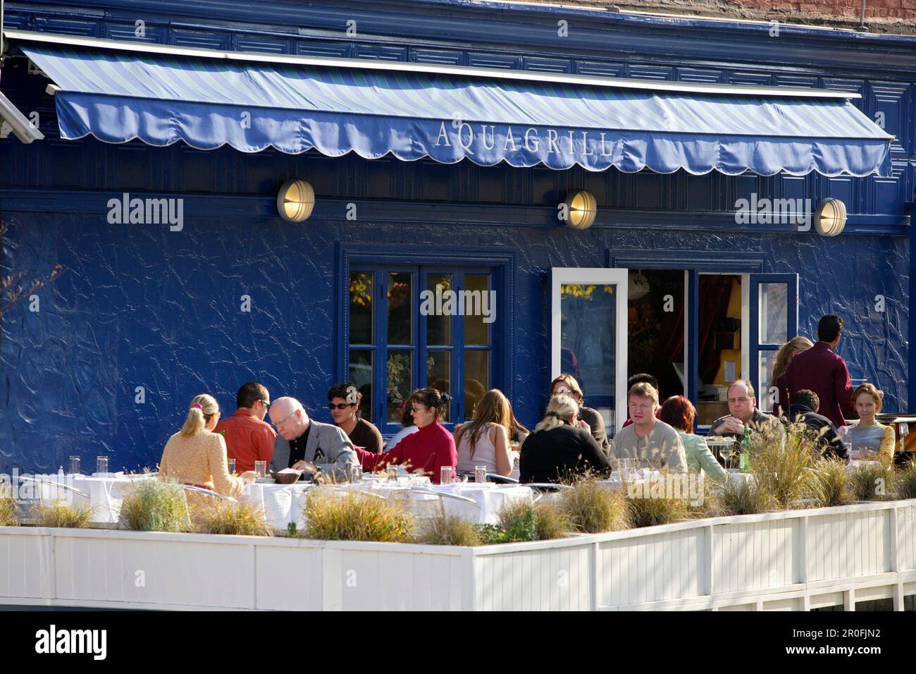 Outdoor eating soho new york hi-res stock photography and images - Alamy
