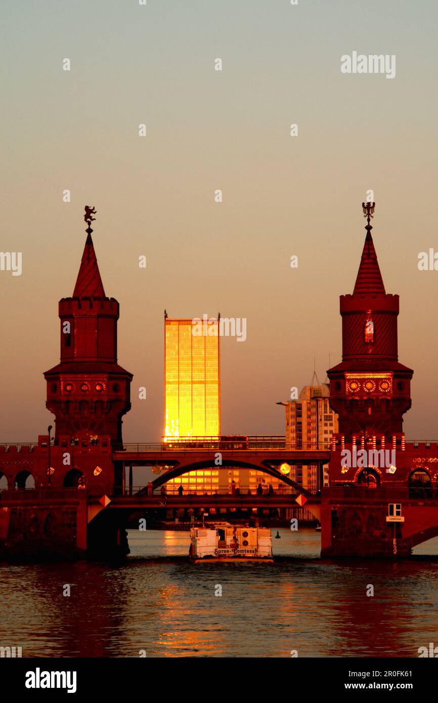 Oberbaum Bridge at dusk, Berlin, Germany Stock Photo - Alamy