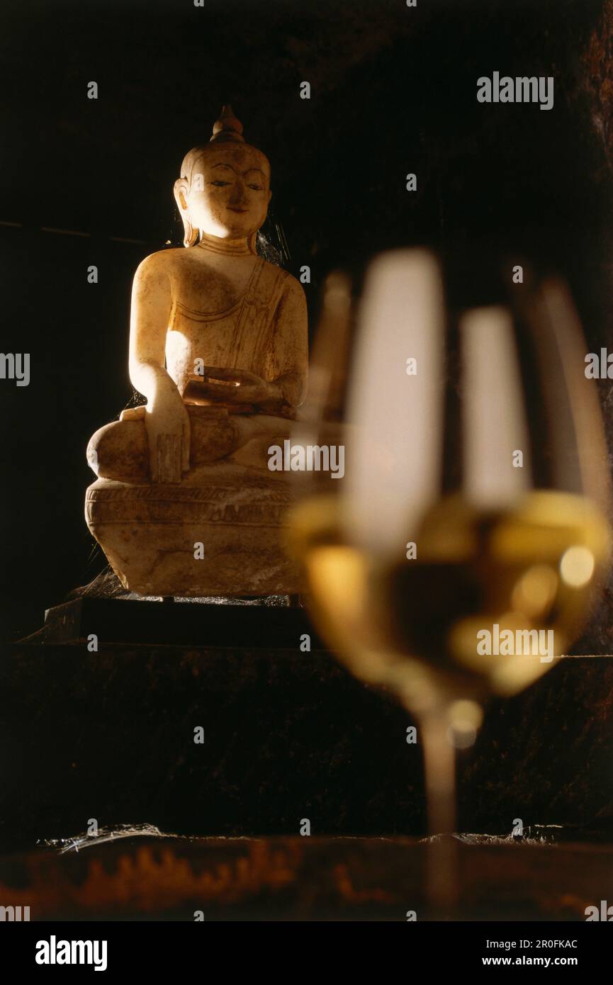 Drunk and buddha statue hi-res stock photography and images - Alamy