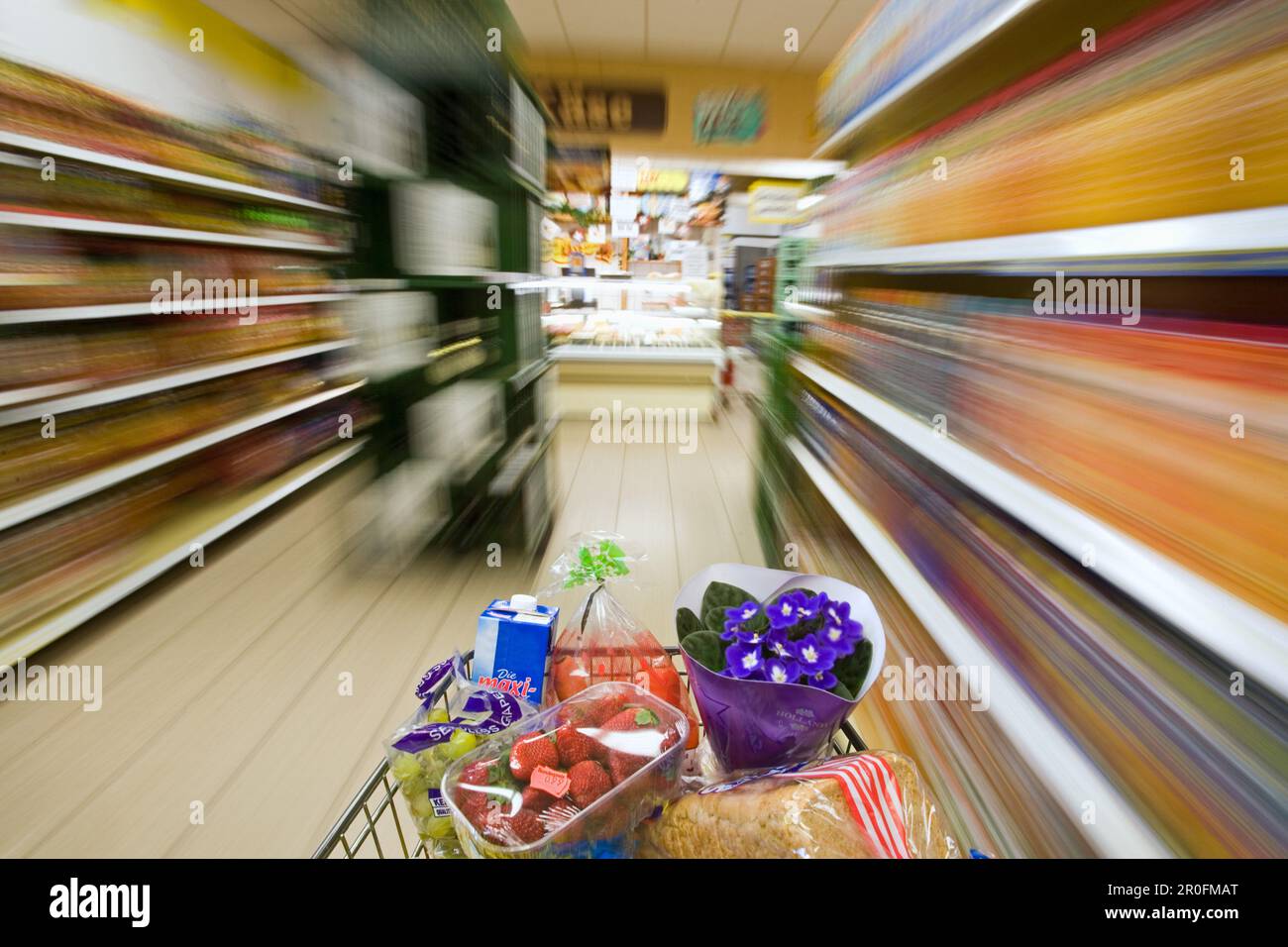 Caddy in a supermarket Stock Photo - Alamy