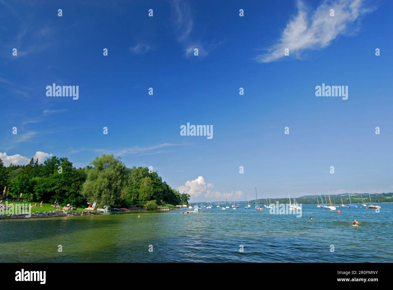 Beach and sailing boats at lake Simssee, Chiemgau, Upper Bavaria ...