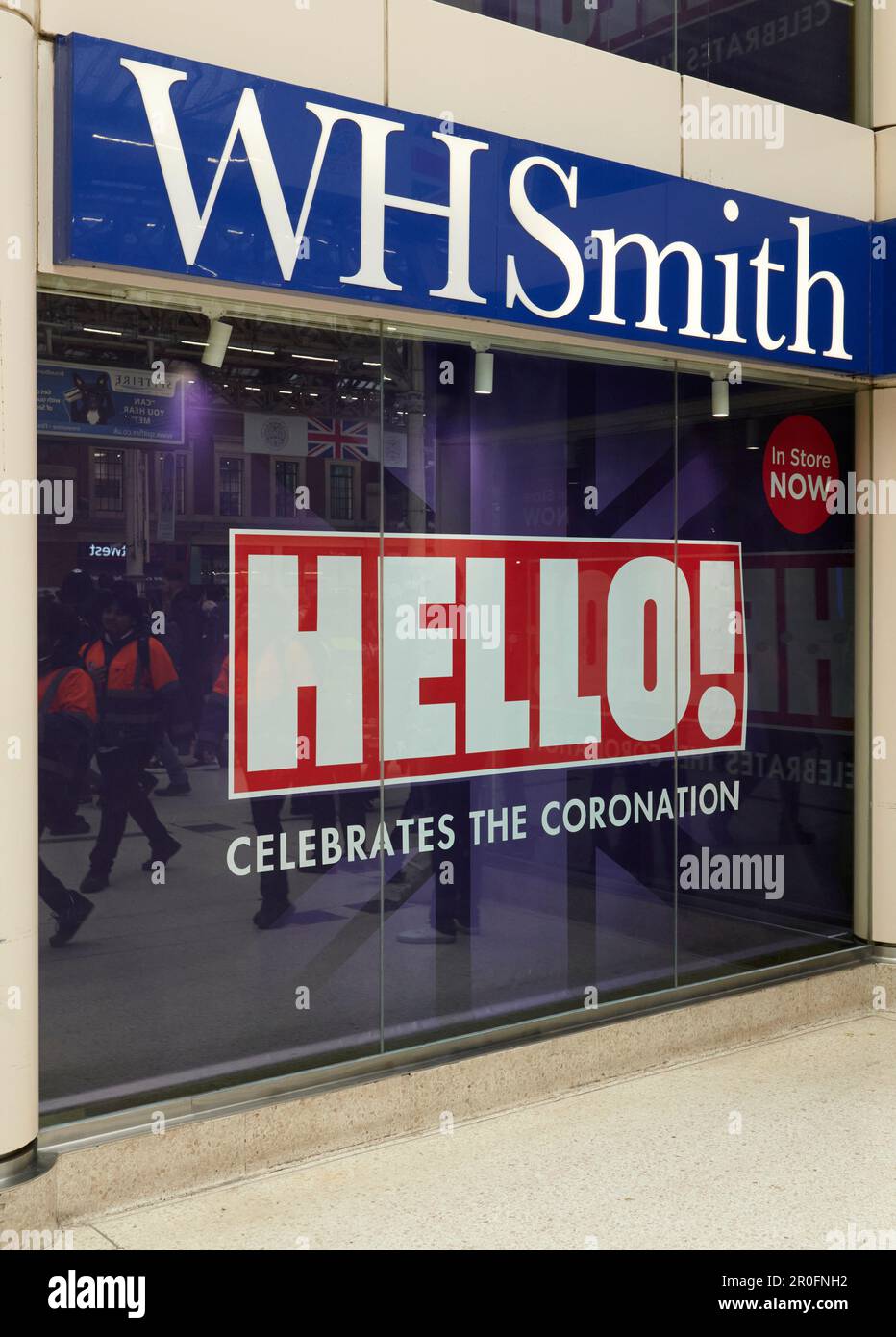 W H Smith newsagent in Victoria station London displaying advertisement ...