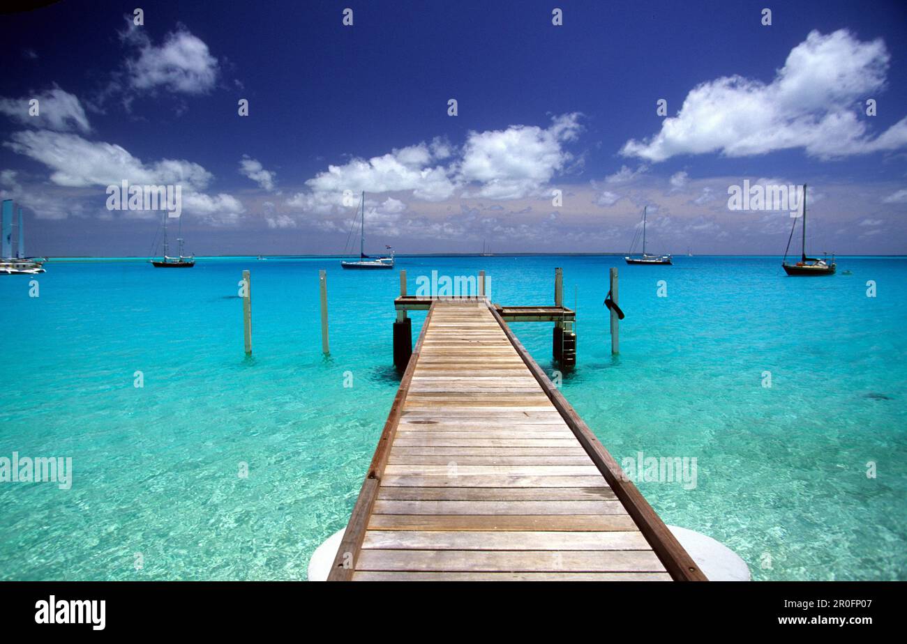 Anchoring sailing boats and landing stage, Direction Island, Australia ...