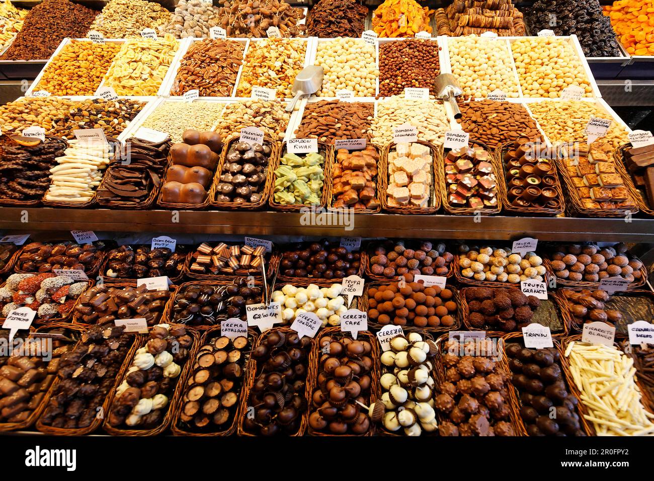 Barcelona,market hall La Boqueria,Pralines,Sweets,Nuts Stock Photo - Alamy
