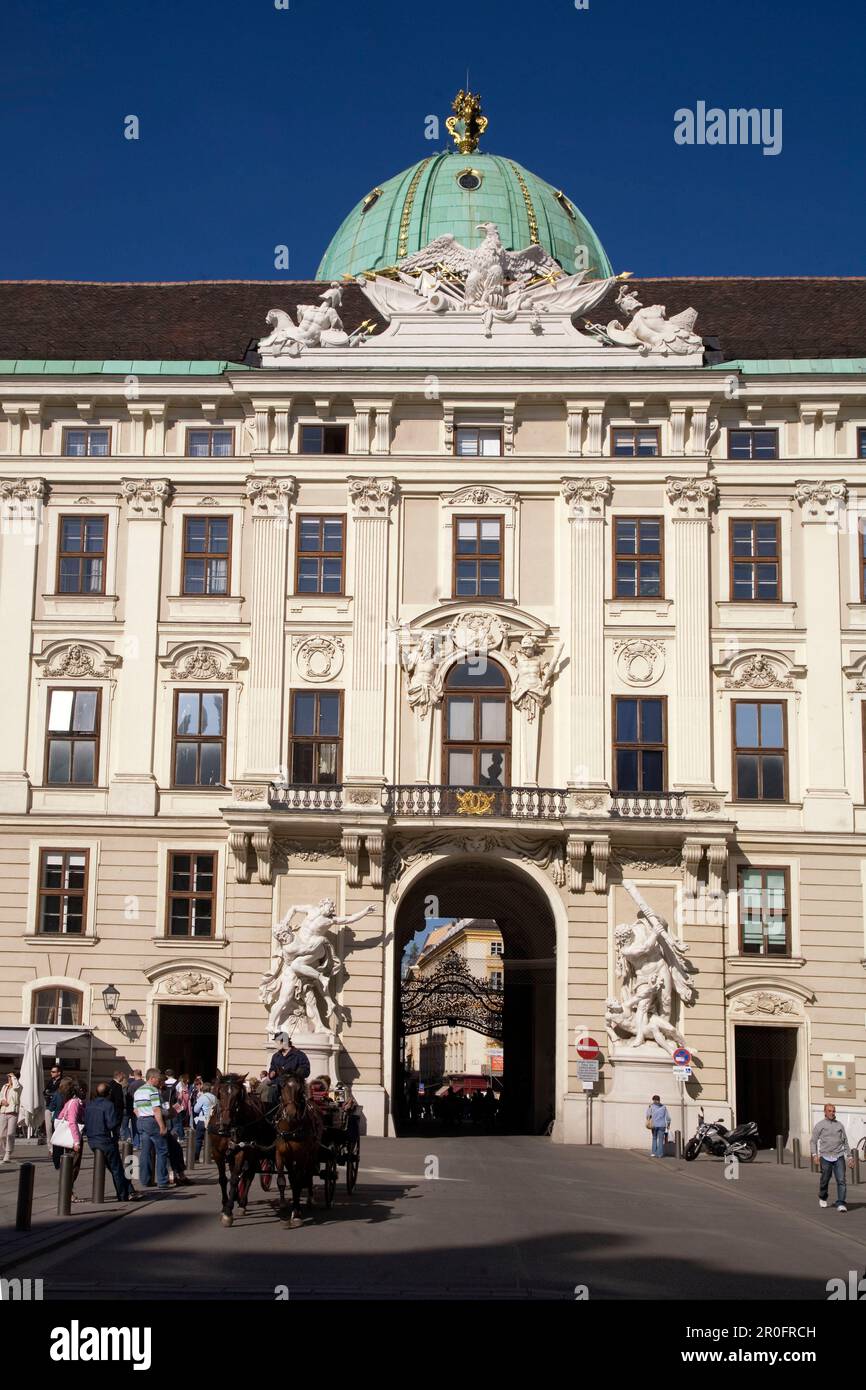 Vienna hofburg fiaker hi-res stock photography and images - Alamy