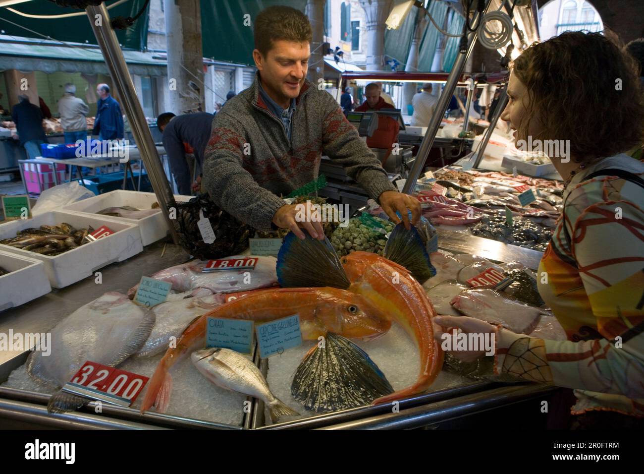 Fishmongers fish counter hi-res stock photography and images - Alamy
