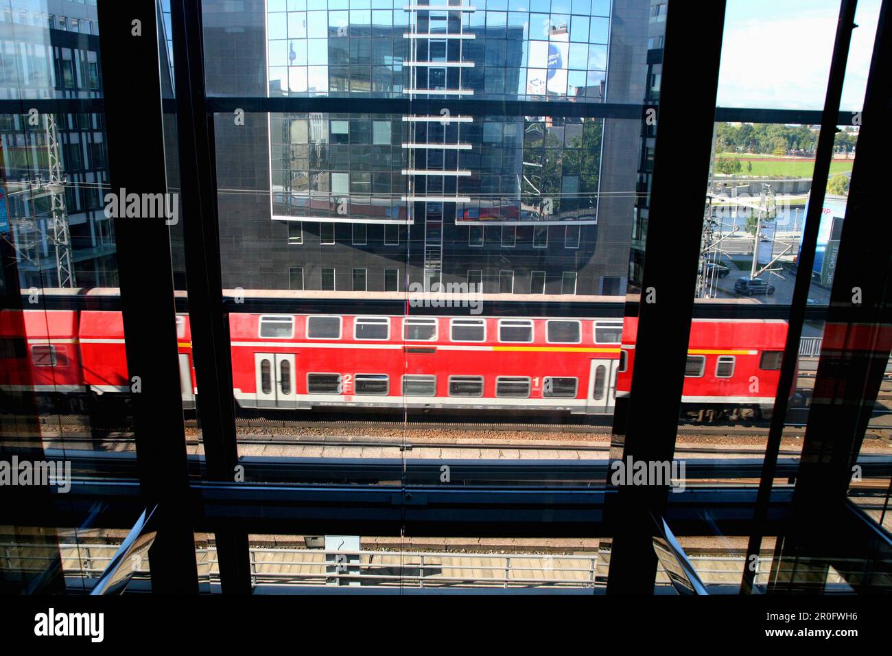 Public buildings in indoor railway hi-res stock photography and images ...