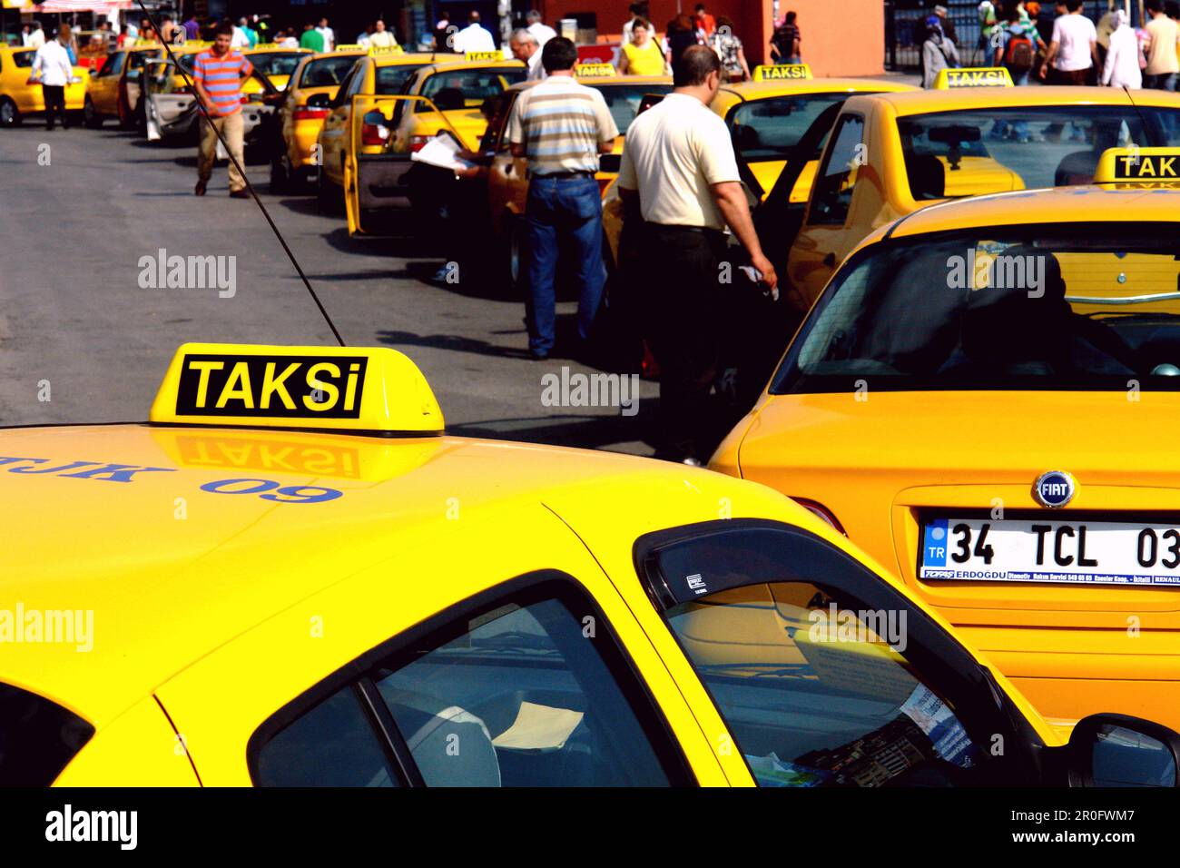 Istanbul traffic taxis hi-res stock photography and images - Alamy