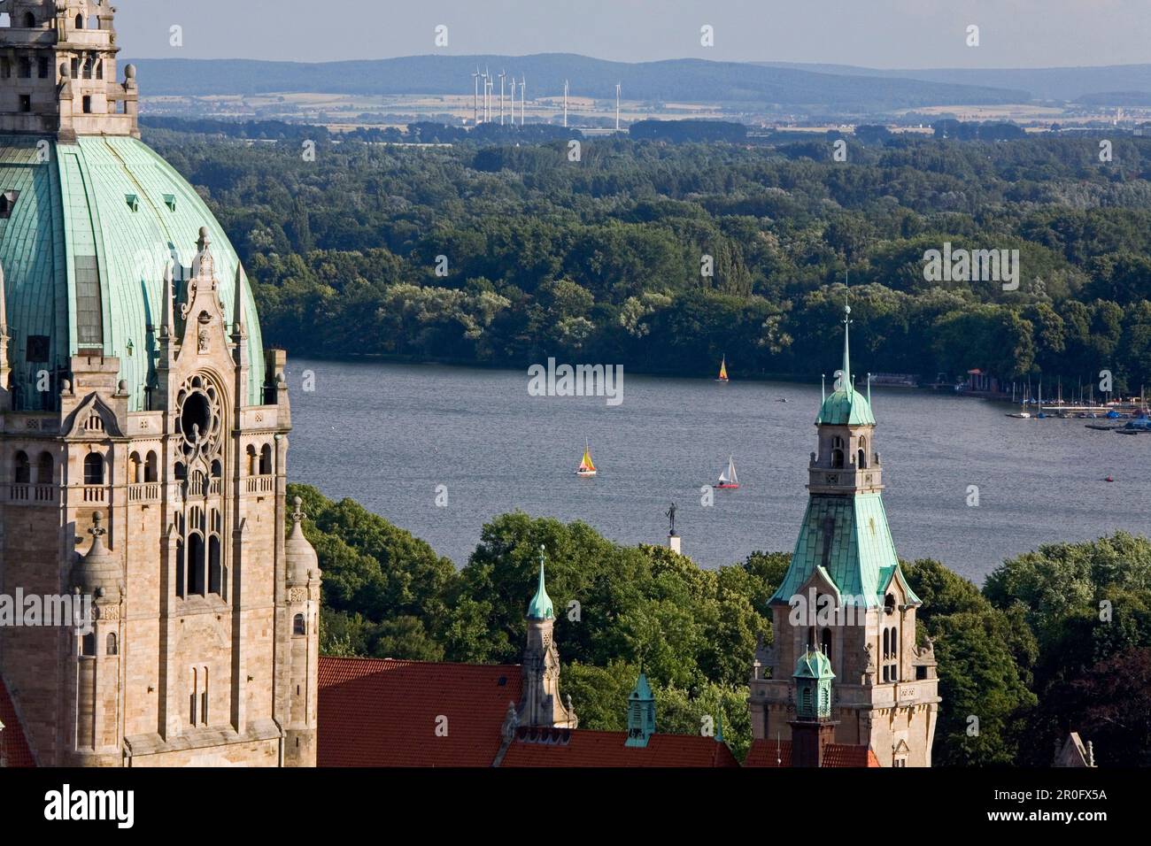 New Town Hall with Maschsee lake in background, Hanover, Lower Saxony ...