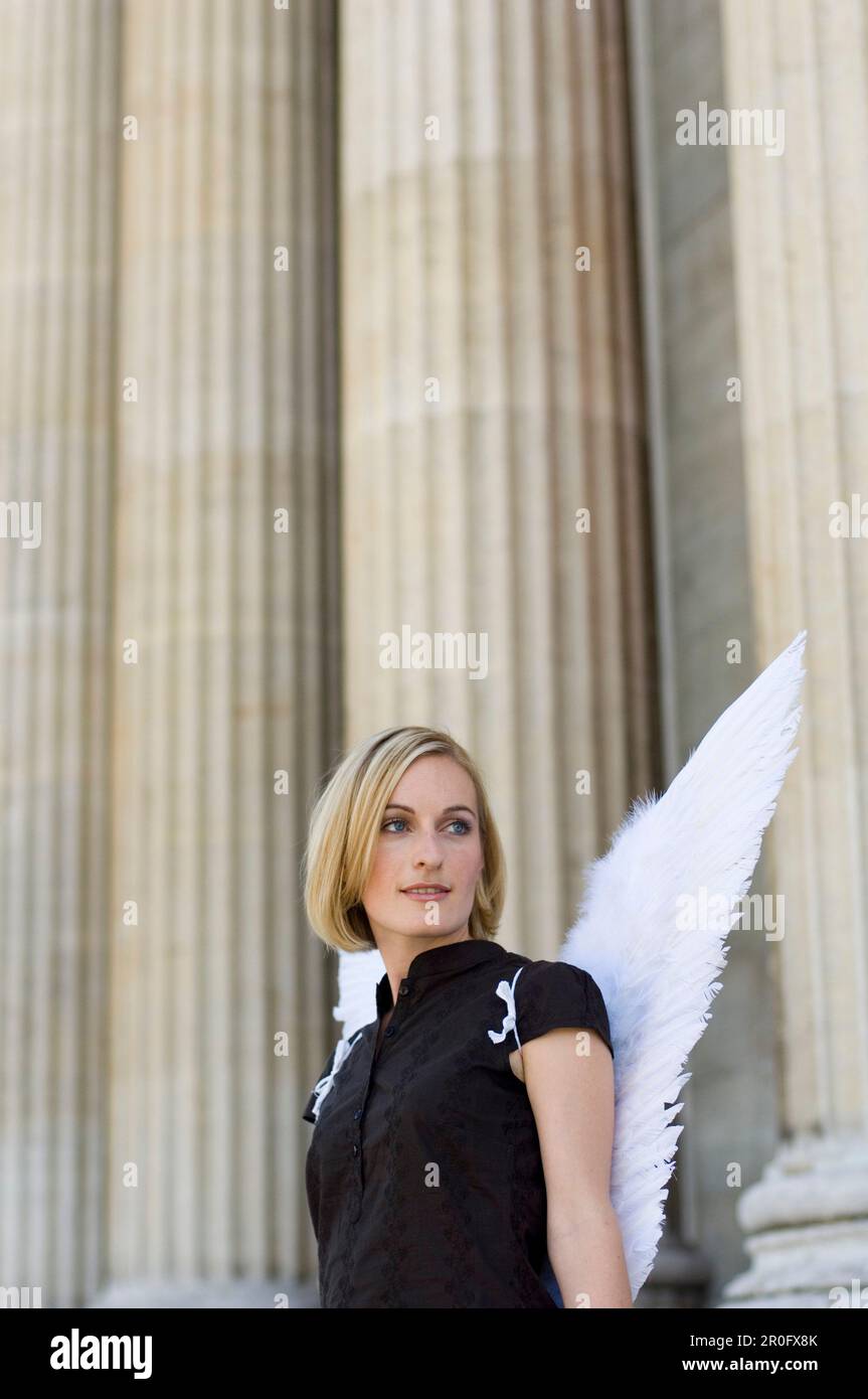 Angel, young woman with wings standing next to columns, Königsplatz ...