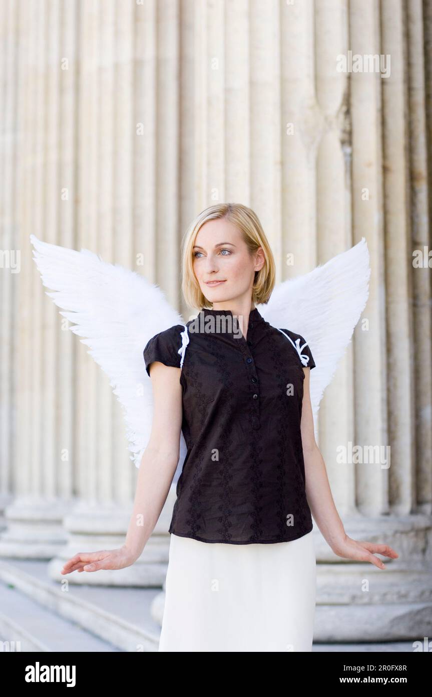Angel, young woman with wings standing next to columns, Königsplatz ...