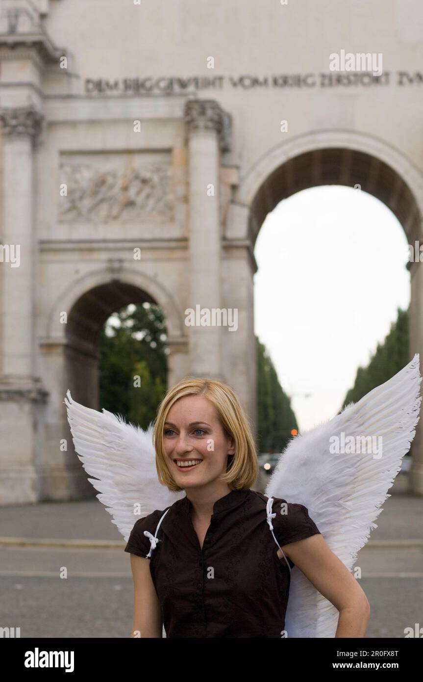 Angel, young woman with wings at the victory gate, Siegestor in Munich ...