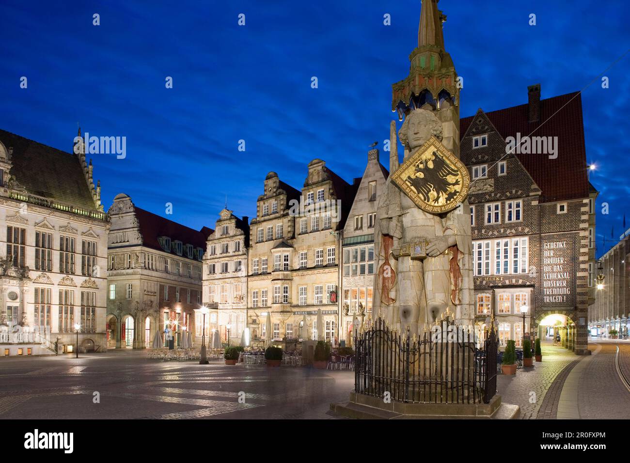 Ritter roland statue hi-res stock photography and images - Alamy