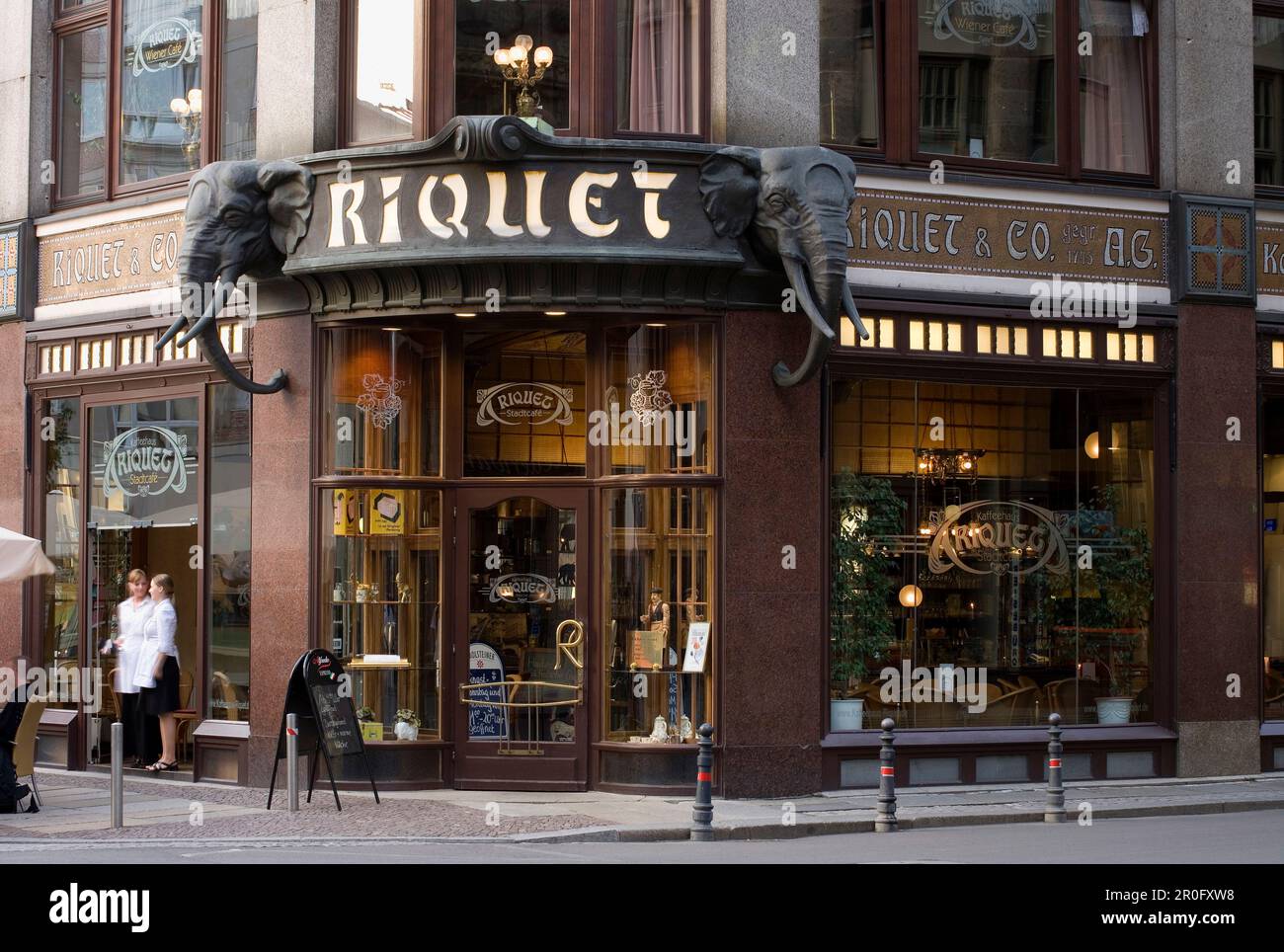 Coffeehouse tradition hi-res stock photography and images - Alamy