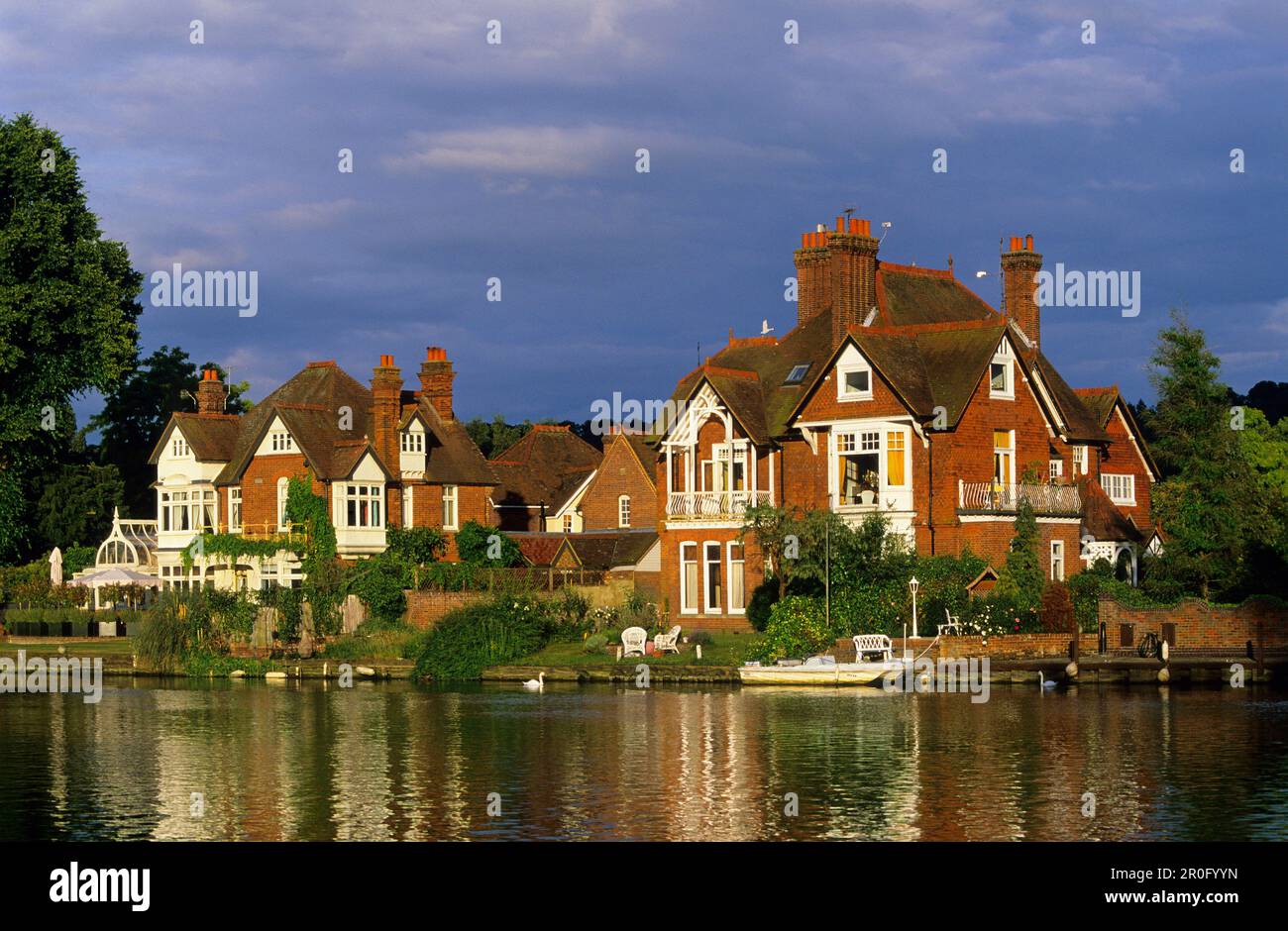 Marlow buckinghamshire houses hi-res stock photography and images - Alamy