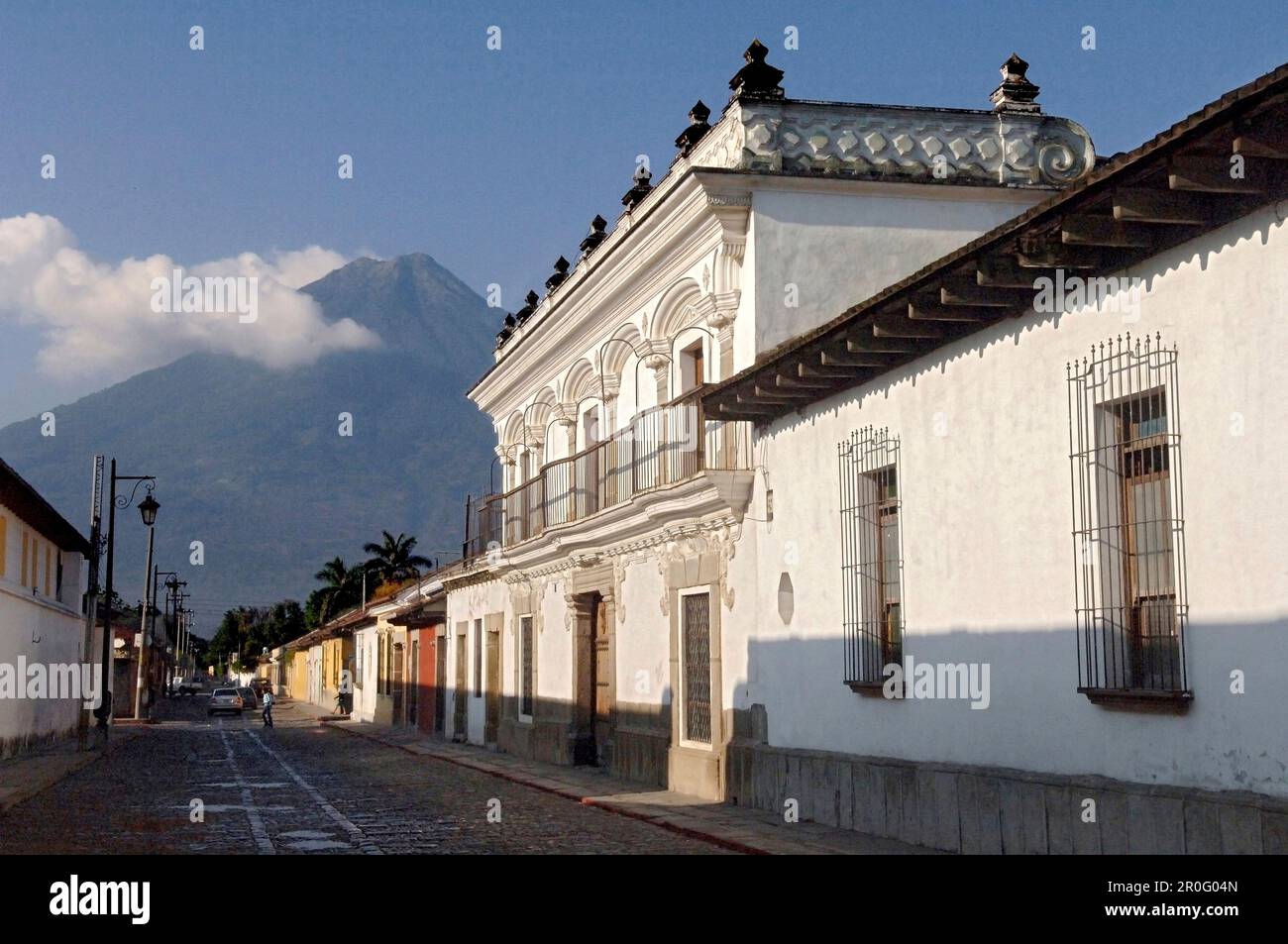 Exterior view of guatemalan house hi-res stock photography and images ...
