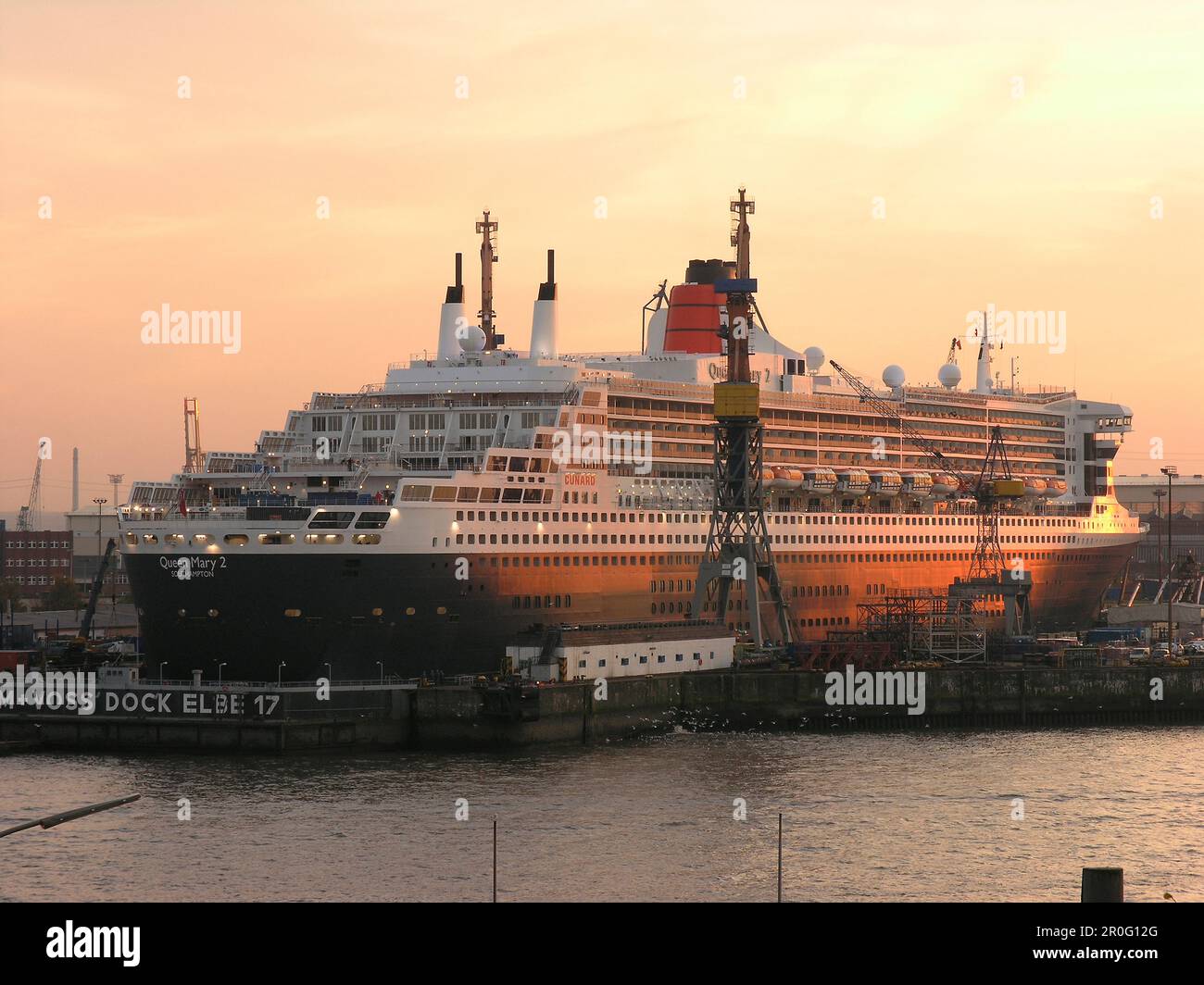 Cruise ship Queen Mary 2 at the shipyard in the evening, Hanseatic City ...