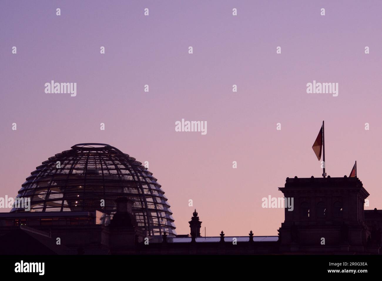 Reichstag's dome hi-res stock photography and images - Alamy