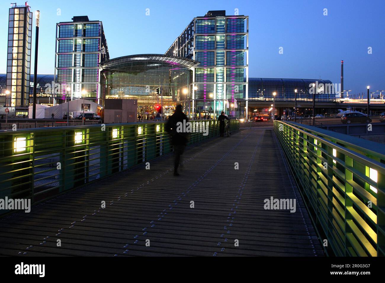 View over pedestrian bridge to Central Station, Berlin, Germany Stock ...