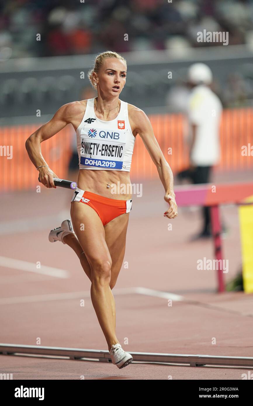 Justyna ŚWIĘTY-ERSETIC running the 4x400m mixed at the 2019 World ...