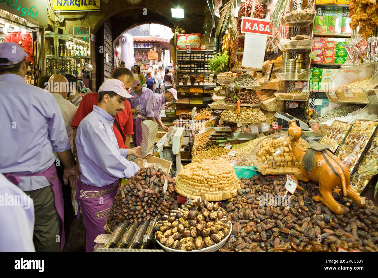 Main Passage at Egyptian Bazaar, Istanbul, Turkey Stock Photo - Alamy