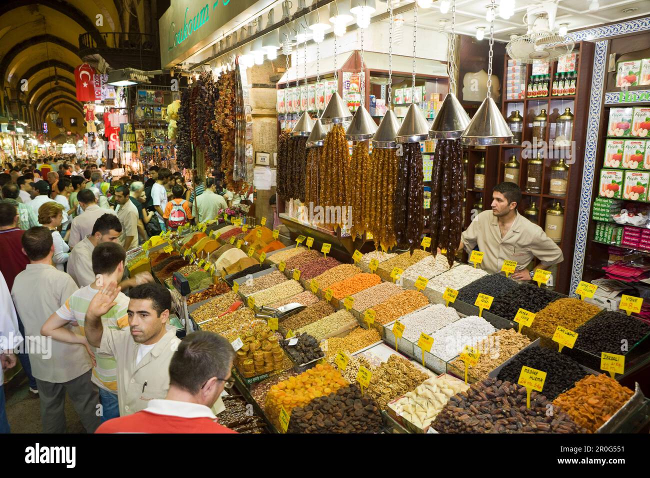 Main Passage at Egyptian Bazaar, Istanbul, Turkey Stock Photo - Alamy