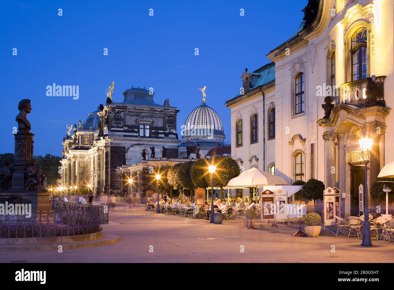 Bruhl's Terrace with Academy of Fine Arts in the evening, Dresden ...