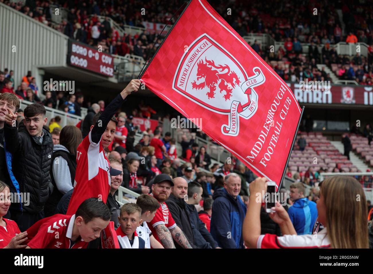 Middlesbrough fans cheer on their team hi-res stock photography and ...