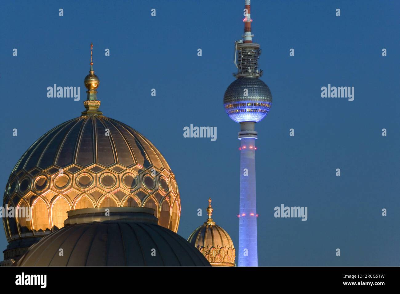 Centrum Judaicum, New Synagogue, television tower in background, Berlin ...