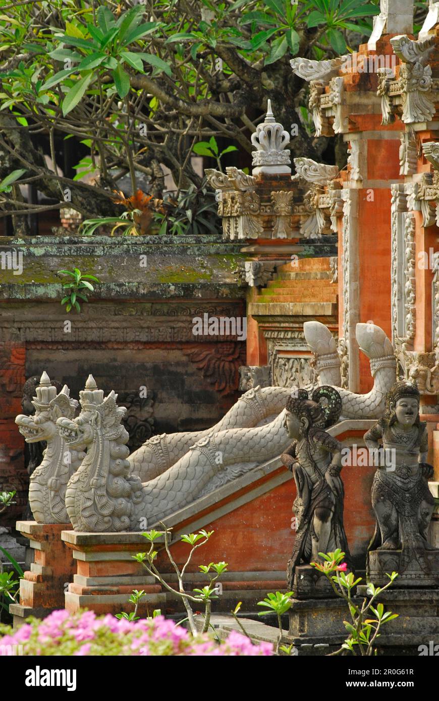 Symbolic entrance to the square hi-res stock photography and images - Alamy