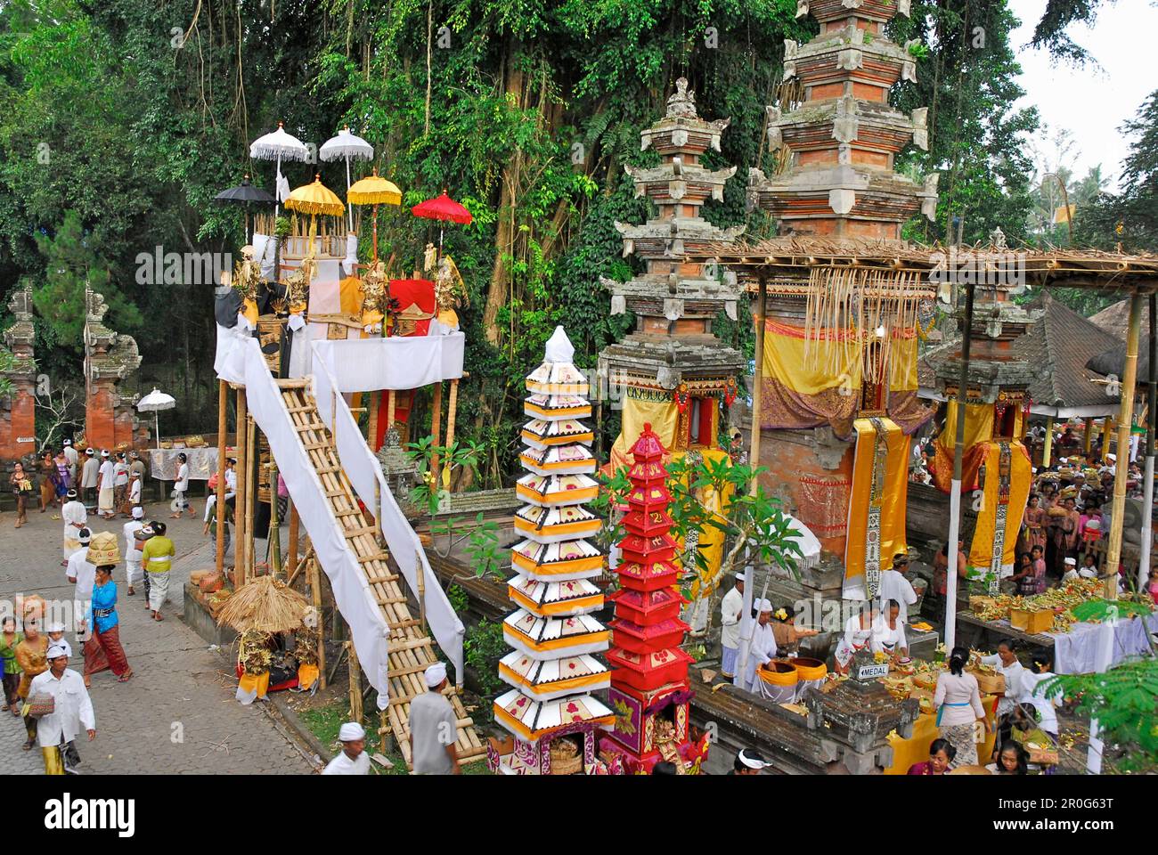 Pilgrims at a temple festival, Pura Samuan Tiga, Bali, Indonesia, Asia ...