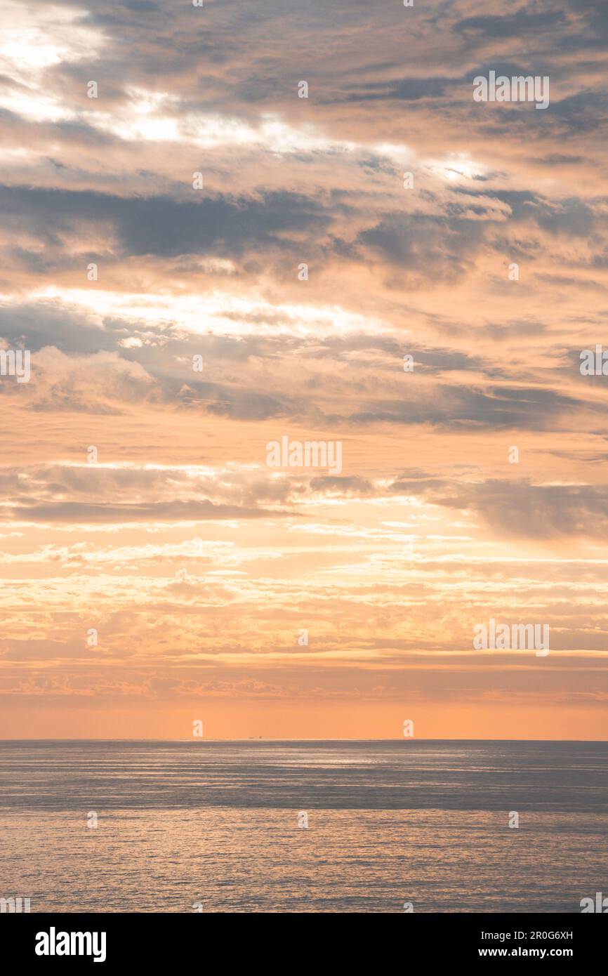 Golden rays illuminate shoreline sun hi-res stock photography and ...