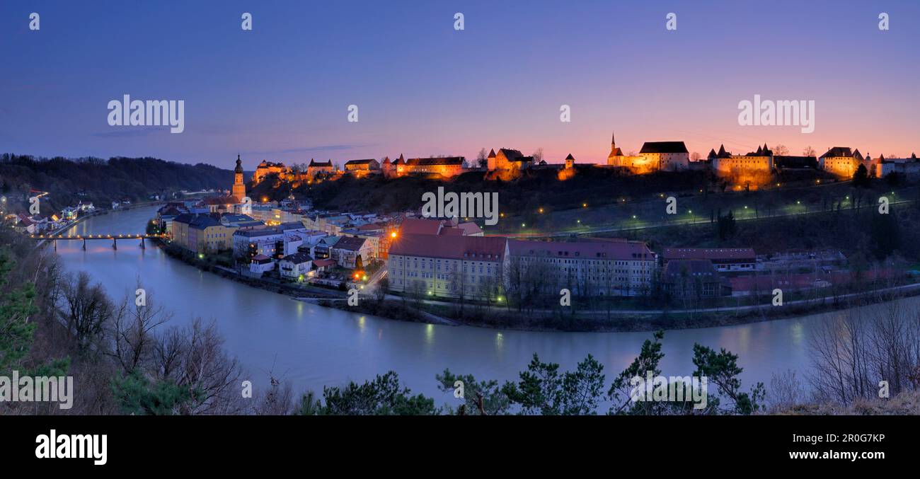 Burghausen castle bavaria night hi-res stock photography and images - Alamy