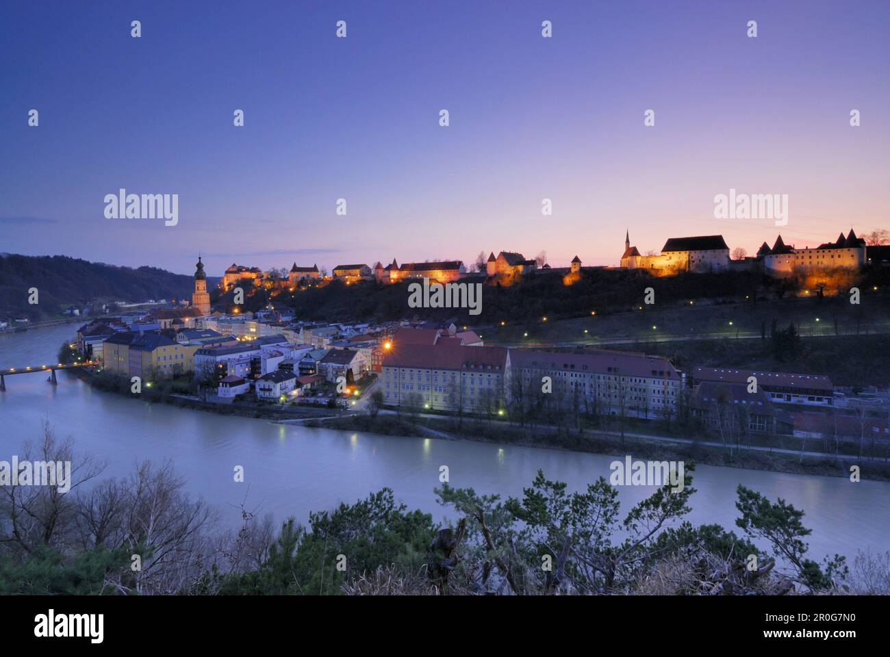 Burghausen castle bavaria night hi-res stock photography and images - Alamy