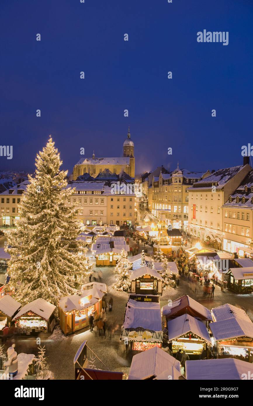 Christmas market, St. Anna church in background, Annaberg-Buchholz, Ore ... Christmas market, St. Anna church in background, Annaberg-Buchholz, Ore ...