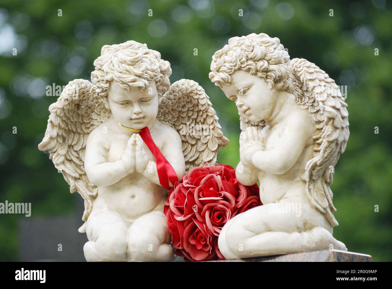Two putti view hi-res stock photography and images - Alamy