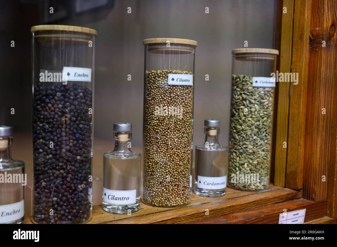 Tastes of gin, botanicals ingredient for gin distillery process, name ...