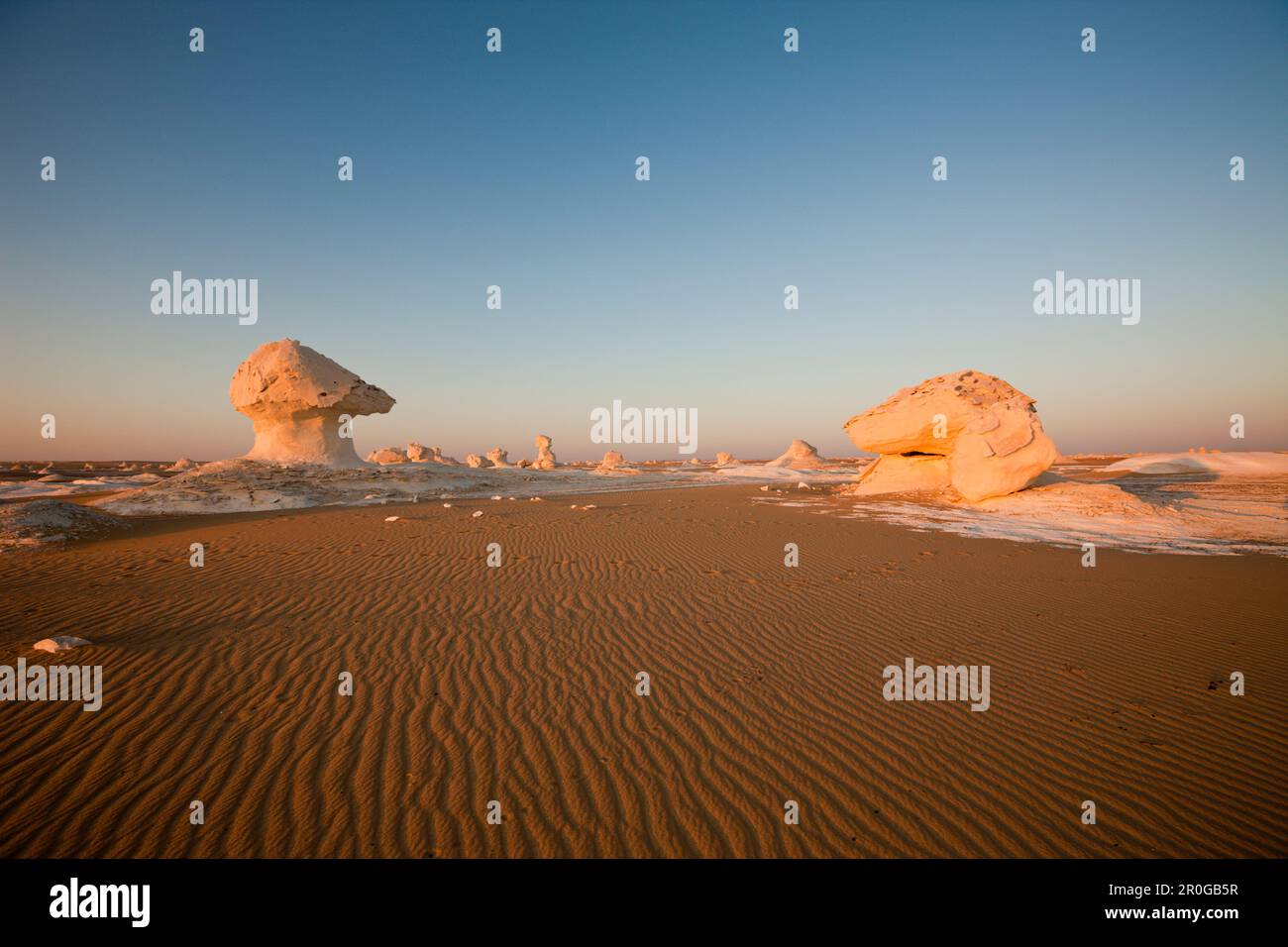Landscape in White Desert National Park, Egypt, Libyan Desert Stock ...