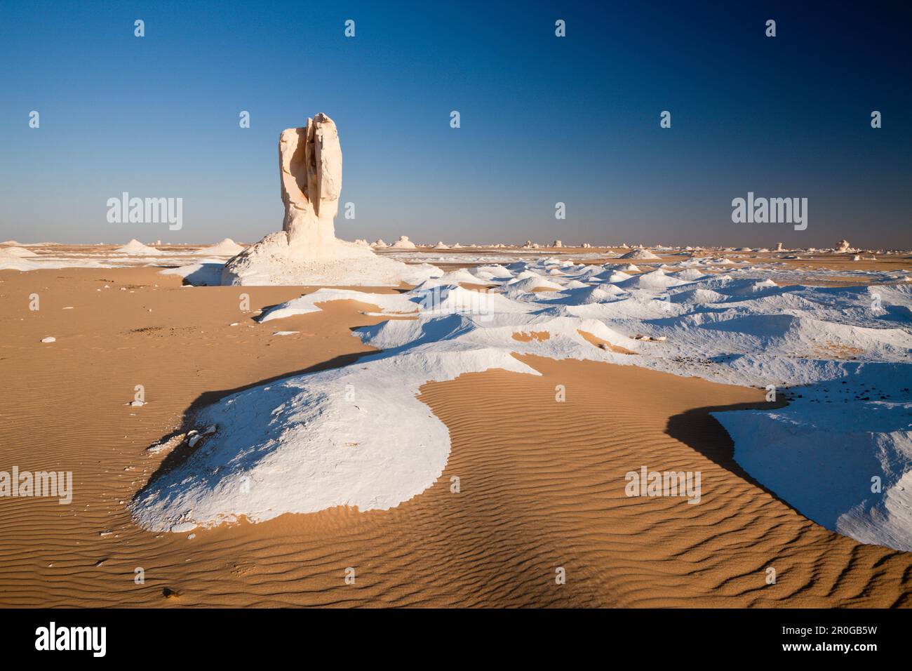 White desert national park egypt hi-res stock photography and images ...