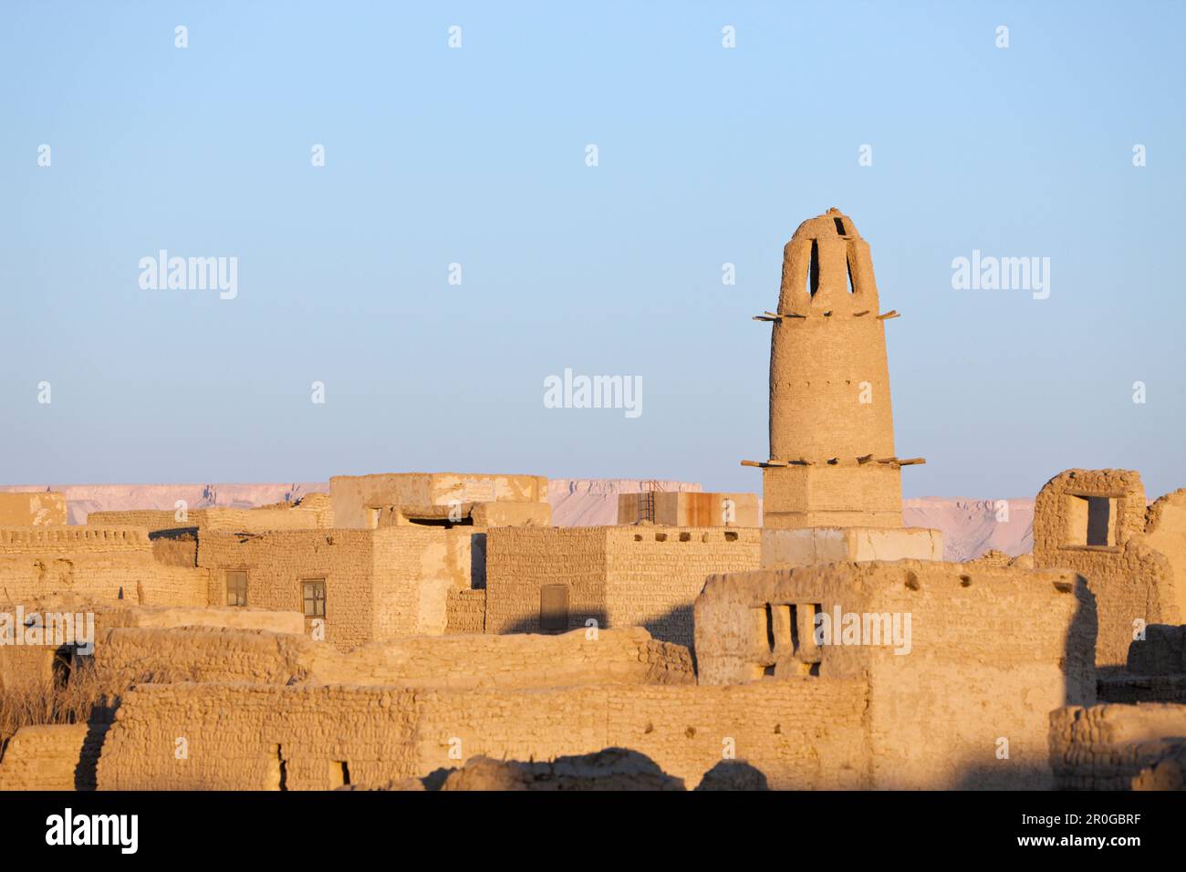 Old Town El Qasr in Dakhla Oasis, Libyan Desert, Egypt Stock Photo - Alamy