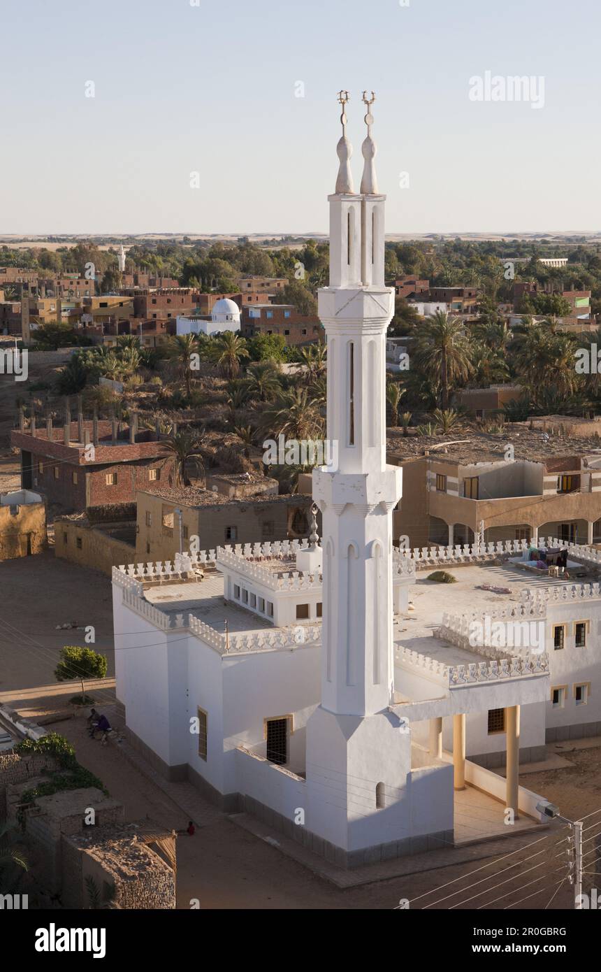 View on Old Town El Qasr in Dakhla Oasis, Libyan Desert, Egypt Stock ...